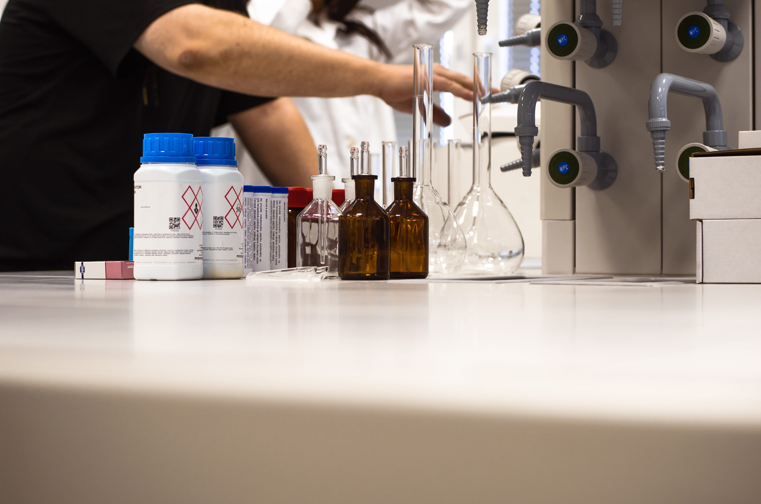 Laboratoře - Fakulta logistiky a krizového řízení